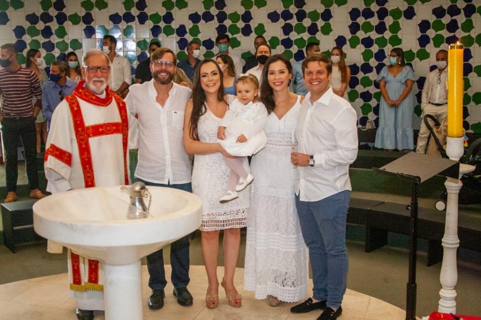 Donatella Ribeiro Caputo Bastos é batizada na Catedral de Brasília ...