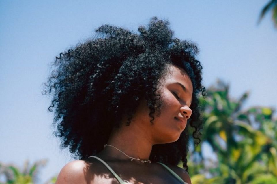 Agnes Nunes aposta em brasilidades no novo álbum Menina Mulher