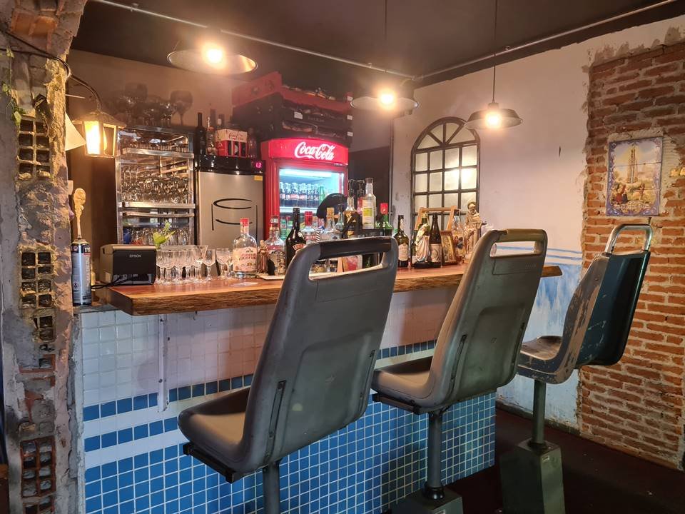 Madre Teresa Deli: experiência autêntica, um hambúrguer abençoado ...