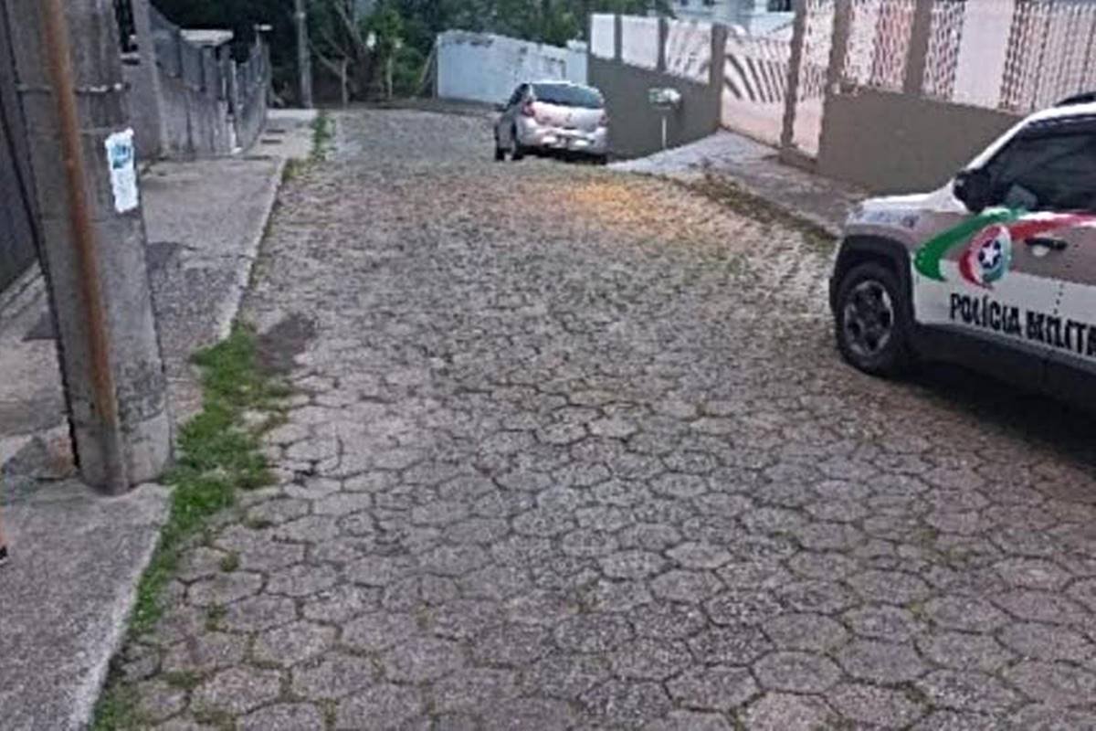 Jovem foge de abuso após ser agarrada na rua em Florianópolis | Metrópoles Jovem foge de abuso após ser agarrada na rua em Florianópolis | Metrópoles
