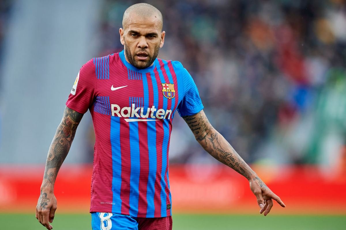 Futuro de Daniel Alves no Barcelona é incerto, aponta jornal espanhol ...