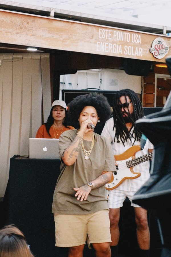 Som Que Vem da Alma: novo disco de Clara Lima mistura rap e MPB ...