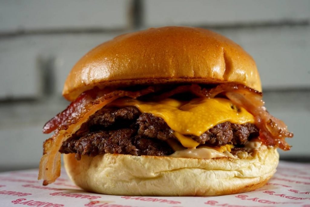 Sandys Abre Na Asa Sul E Aposta Em Sanduba De Pastrami E Smash Burger