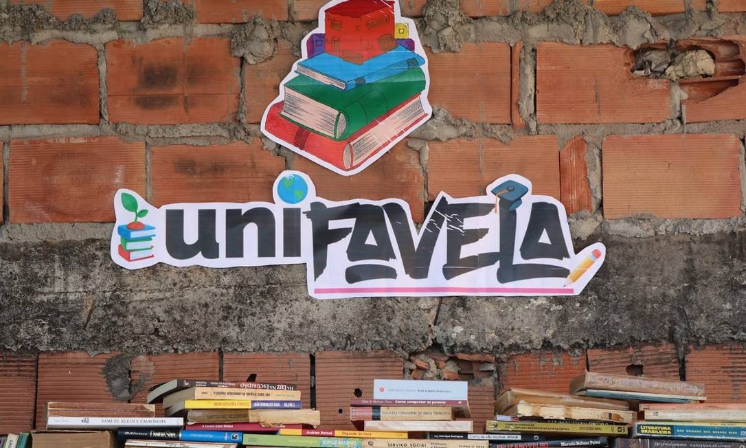 Projeto voluntário ajuda jovens de favelas a estudarem para vestibular ...