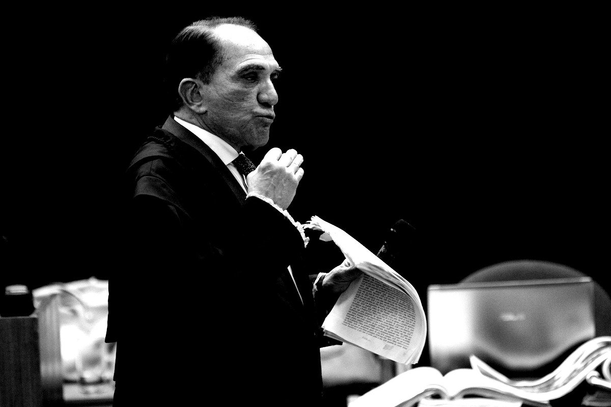 Morre, aos 83 anos, o advogado Pedro Calmon por complicações da Covid ...