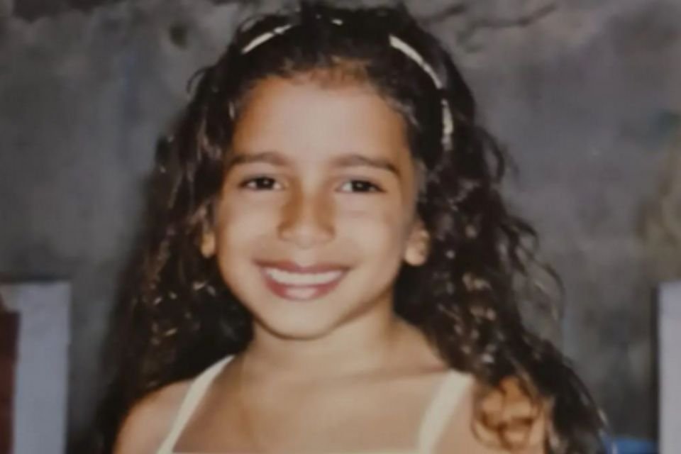 Mini Anitta! Cantora comemora 29 anos e publica lembranças da infância ...