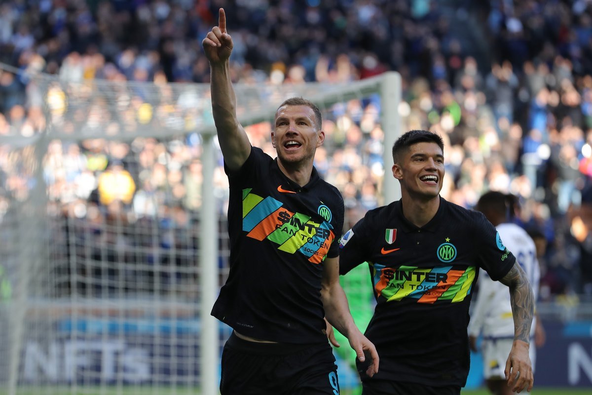 Inter bate Hellas Verona e cola na liderança do Italiano | Metrópoles