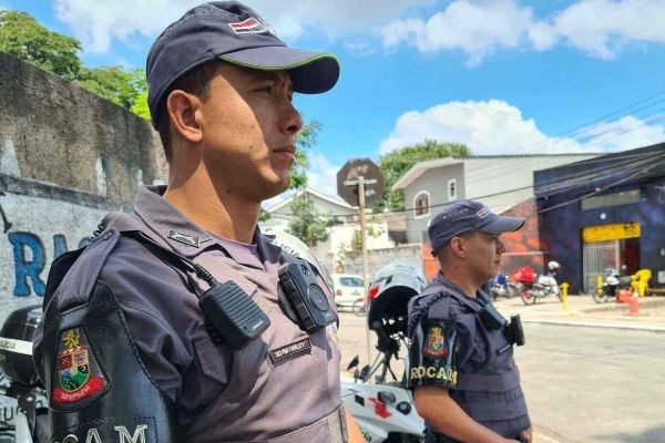 PMDF pretende implantar 1.978 câmeras em uniformes policiais neste ano ...