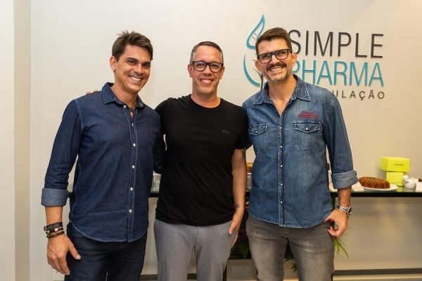 Simple Pharma inaugura loja em Brasília com presença de Luciano Bruno ...