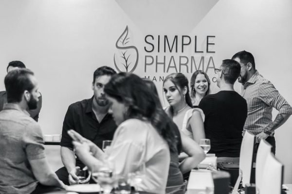 Simple Pharma inaugura loja em Brasília com presença de Luciano Bruno ...