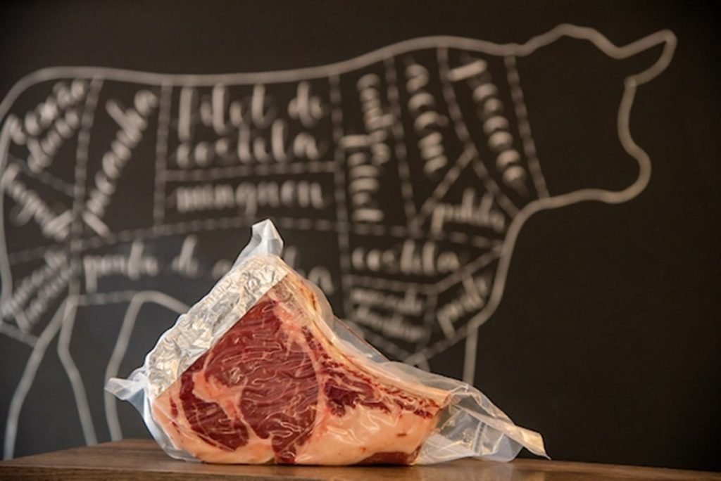Carne “podre”? Entenda o dry aged, processo que cura carne por meses ...
