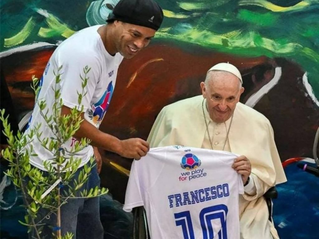 Ronaldinho Gaúcho faz 43 anos; relembre lances mágicos do “bruxo ...