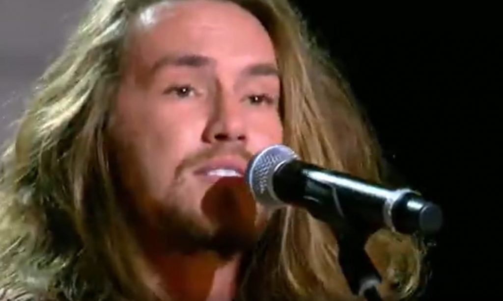 Vitor Kley se emociona no Encontro ao falar sobre doença do pai ...