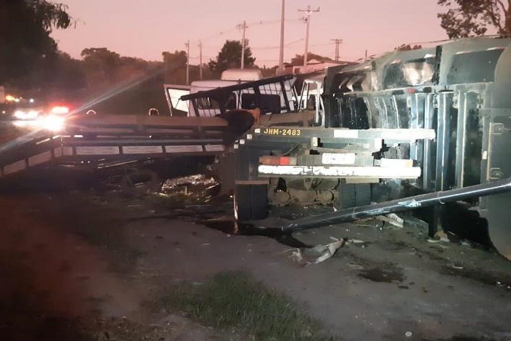 Acidente entre caminhões deixa cinco pessoas feridas na BR-414 em GO ...