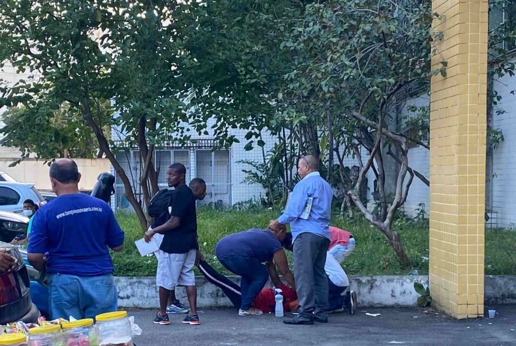 Parentes vão ao IML reconhecer corpos de mortos em operação no Rio ...