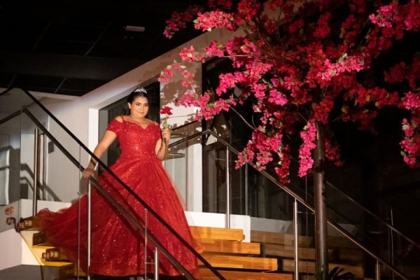 Palácio libanês: festa de 15 anos de Sofia Sleiman agita Unique Palace | Metrópoles