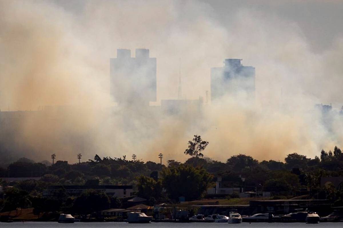 Fotos: fumaça de incêndio toma o centro de Brasília nesta 2ª (6/6 ...