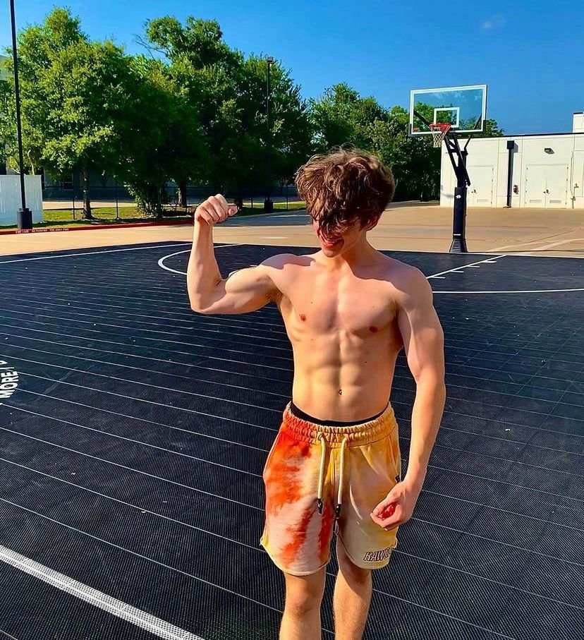 Saiba quem é Tyler Sanders, ator que morreu aos 18 anos em Los Angeles ...