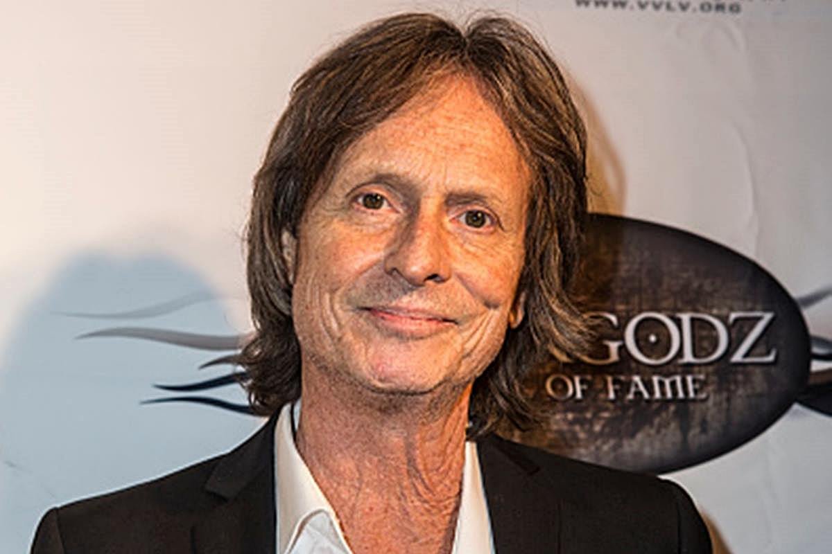 Brett Tuggle, tecladista do Fleetwood Mac, morre aos 70 anos | Metrópoles