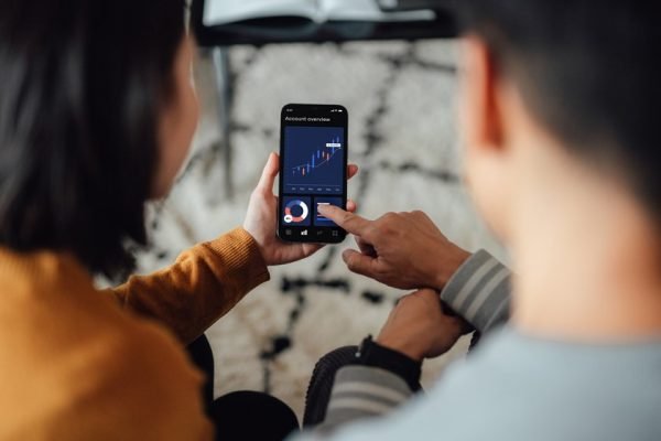 Rug pull: entenda o golpe que afeta os projetos de NFTs e criptomoedas ...