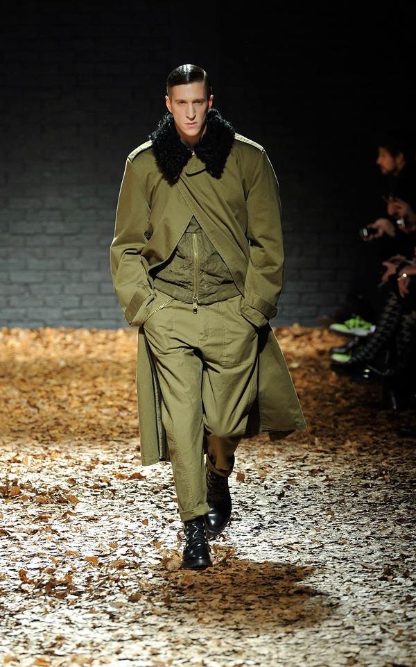 Grife Alexander McQueen suspende atividades da linha McQ. Entenda ...