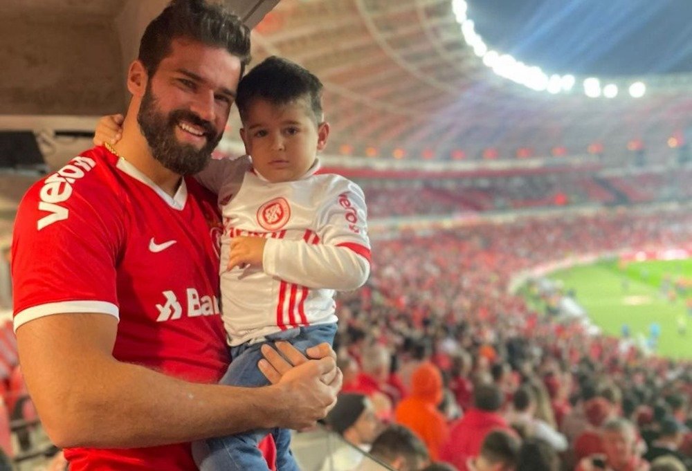 De férias em Porto Alegre, Alisson vai ao Beira-Rio acompanhar o Inter ...