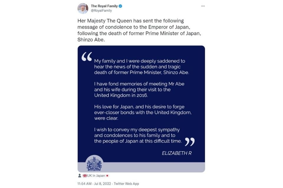 Rainha Elizabeth presta homenagem comovente a ex-premiê morto a tiros ...