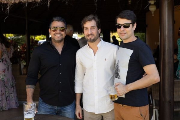 Padrinhos oferecem chá bar para Alexandre Matias Jr e Luiza Nasr ...