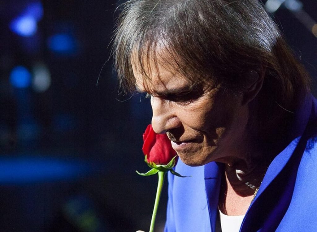 Morre Carminha, ex-secretária e fiel escudeira de Roberto Carlos ...