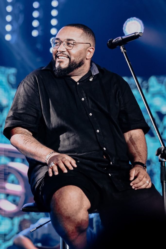 Tiee rompe jejum de inéditas e grava novo DVD: “Misto de dor e prazer ...