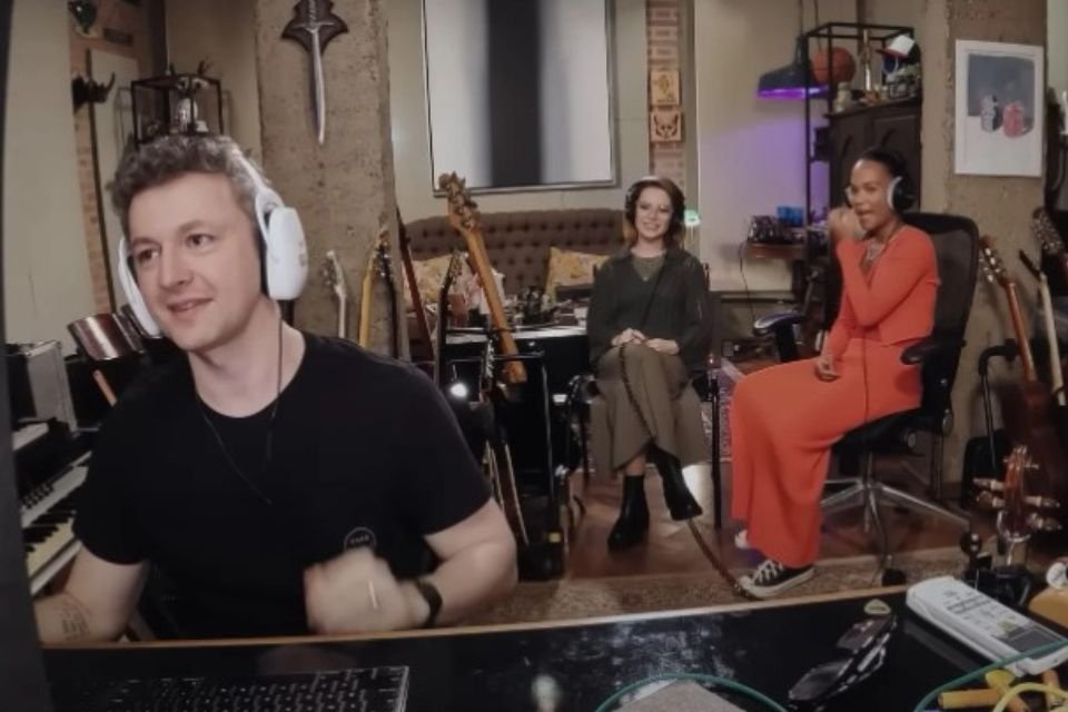 A casa de Sandy tem academia e amplo estúdio de gravação. Veja fotos ...