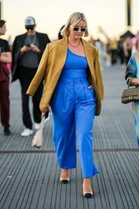 Azul: confira 10 produtos de moda para usar no look a cor do momento ...