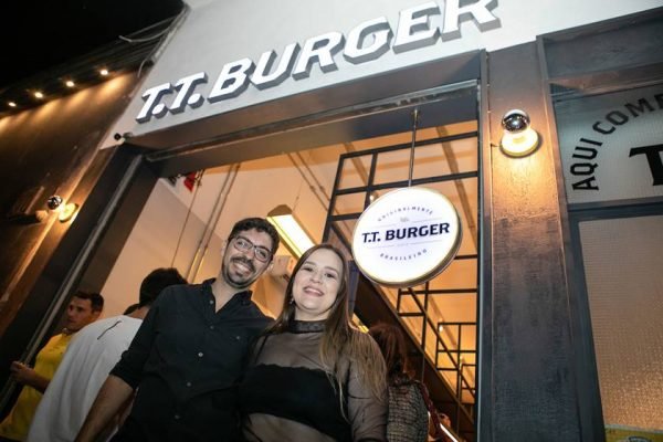 Evento marca a inauguração da 1ª unidade do T.T. Burger em Brasília ...