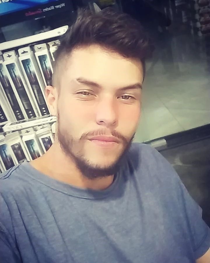 Cantora de 20 anos e namorado morrem em acidente de carro em São Paulo | Metrópoles