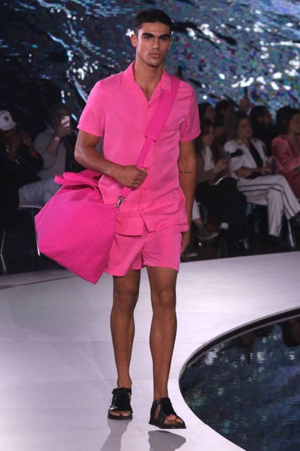 Renner lança coleção de primavera/verão 2022 com desfile badalado ...