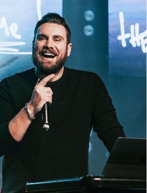 Tour Incendiários: André Fernandes reúne mais de 70 mil pelo Brasil ...