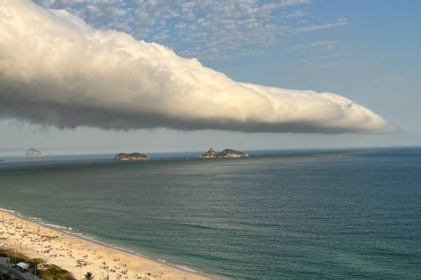 Vídeo: nuvem impressiona moradores do litoral paulista | Metrópoles