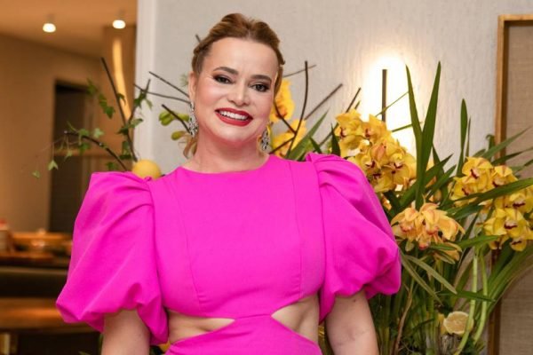 Flavia Torres celebra a vida em festa intimista para amigos | Metrópoles