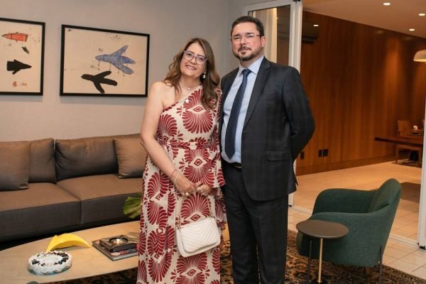 Flavia Torres celebra a vida em festa intimista para amigos | Metrópoles