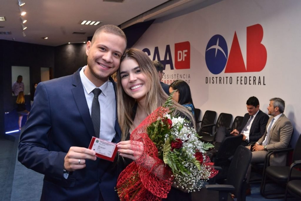 Advogado pede namorada em casamento durante evento da OAB: “Muito feliz ...