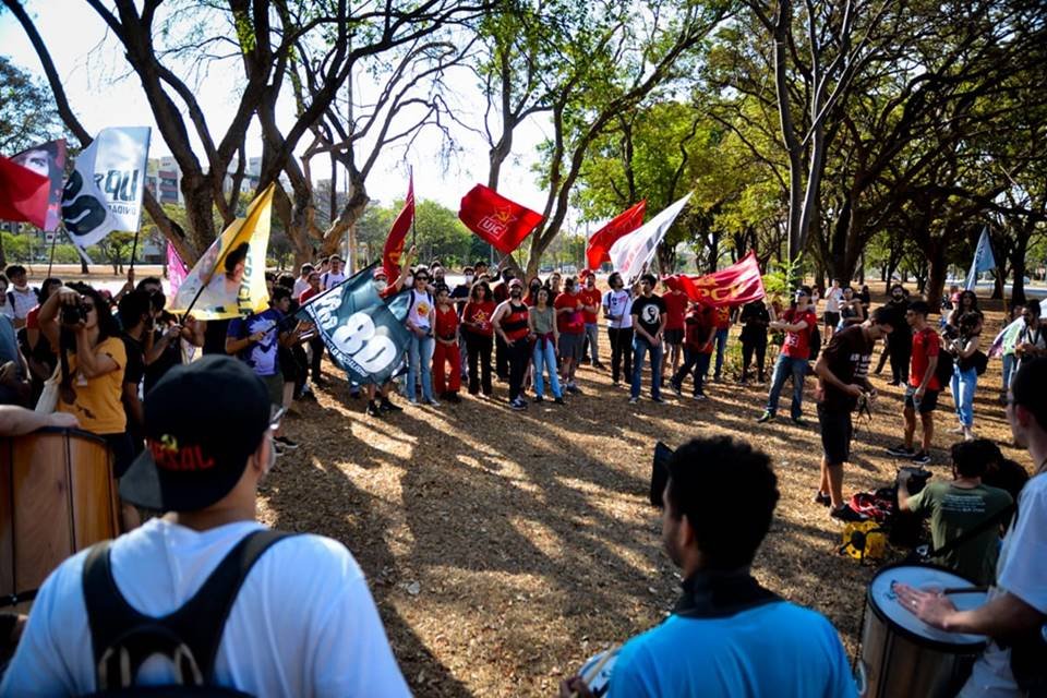 Em protesto esvaziado, esquerda se reúne contra Bolsonaro em Brasília ...