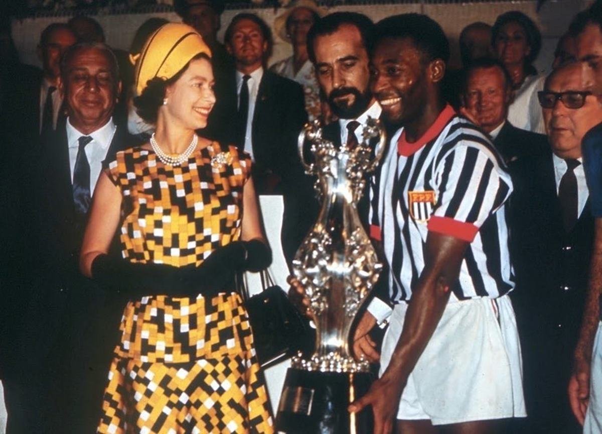 Rainha Elizabeth teve encontro com Pelé no Maracanã; relembre | Metrópoles