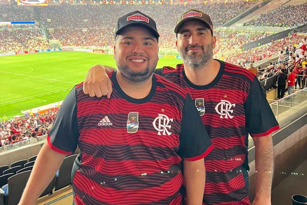 Sam Shahidi e Gabriel Poncio acompanham jogo do Flamengo no Maracanã ...