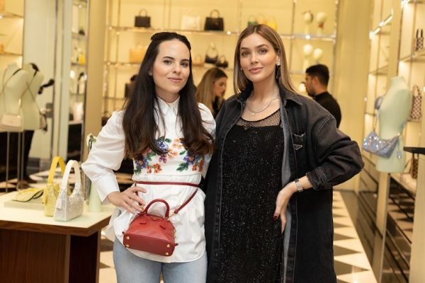 Luciana e Marcella Tranchesi agitam evento na loja Prada, em Brasília ...