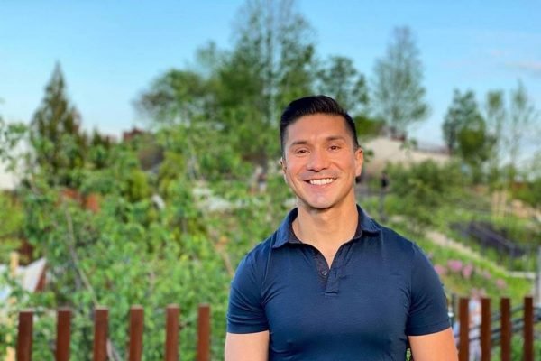 Apresentador de televisão é demitido após aparecer nu em site adulto ...