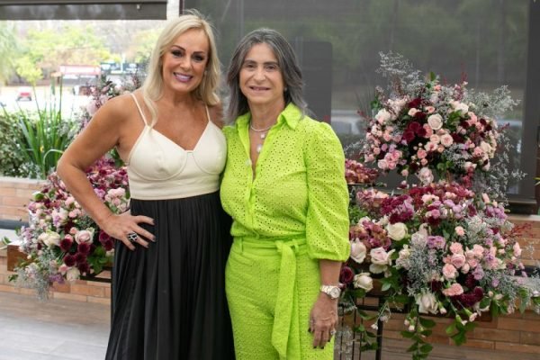 Amigas brindam Cláudia Tolentino e Simone Novaes em almoço no Lago Sul ...
