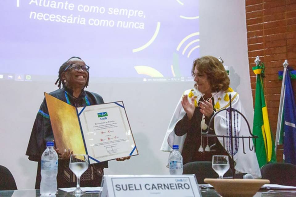 Filósofa Sueli Carneiro recebe título de doutora honoris causa na UnB ...