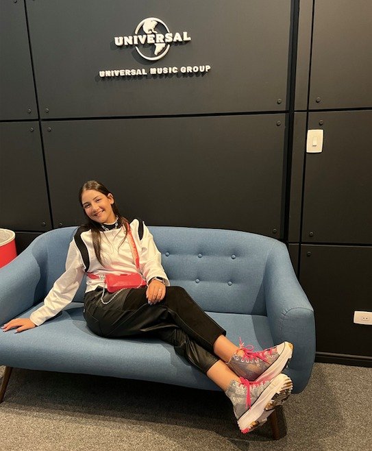 Filha de Régis Danese assina contrato com a Universal Music | Metrópoles