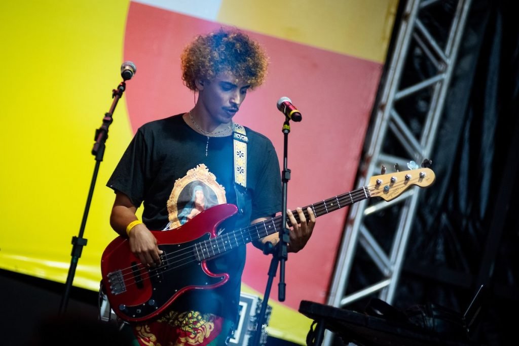 Conheça Totô de Babalong, artista que resgata os anos 2000 na música ...