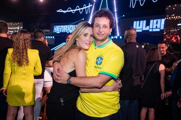 Henrique & Juliano faz DF vibrar com show prestigiado por Bolsonaro ...